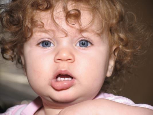 When do babies start talking? 27 speech milestones parents should track